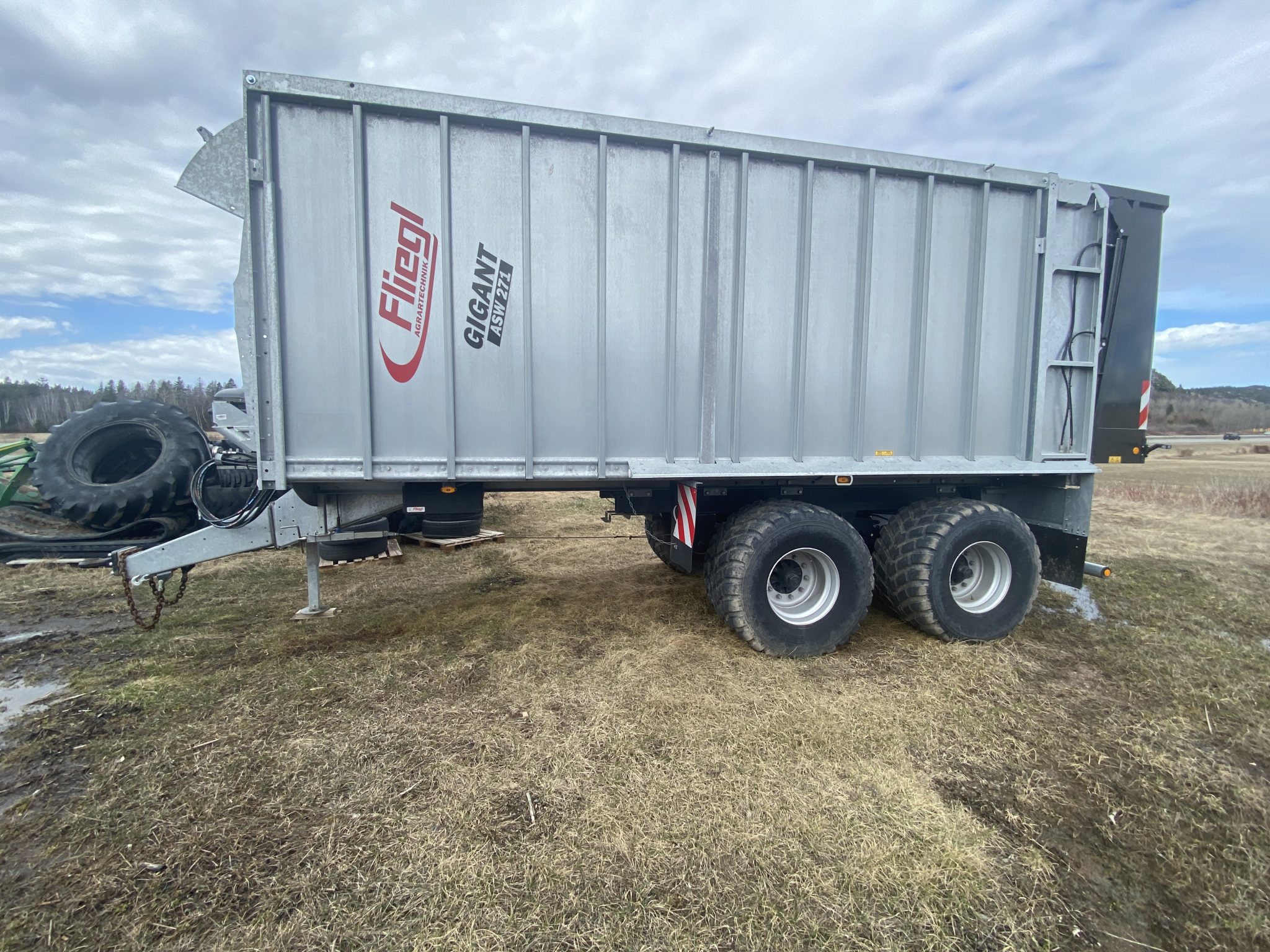 REM. FOND POUSSANT 7.1M TANDEM PUSH-OFF TRAILER - Fliegl - JLD-Laguë ...