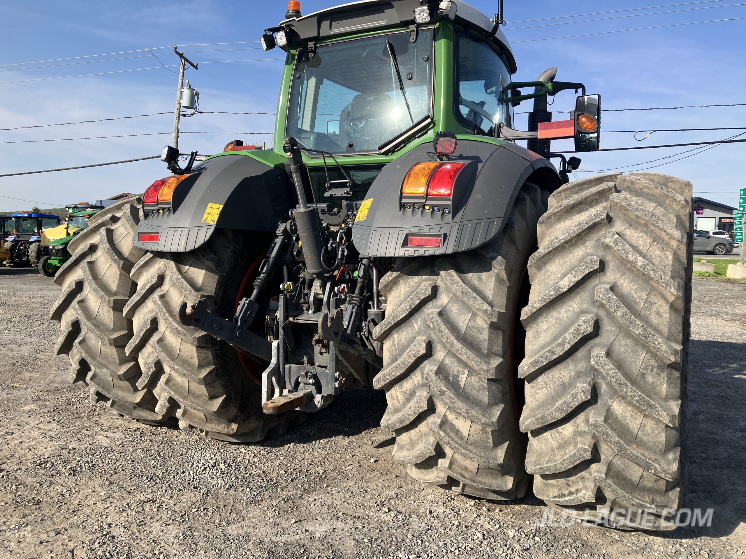 FENDT 826 CVT 4X4 CAB 50KM SUSP. + 3PTS & PTO - Fendt - JLD-Laguë 381934A1