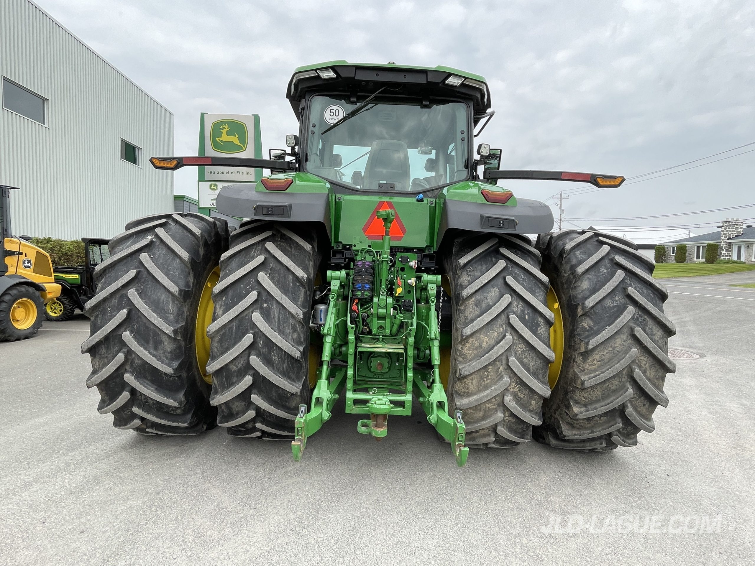 JD 8R 370 4x4 CAB 50KM SUSP. - John Deere - JLD-Laguë F381464A