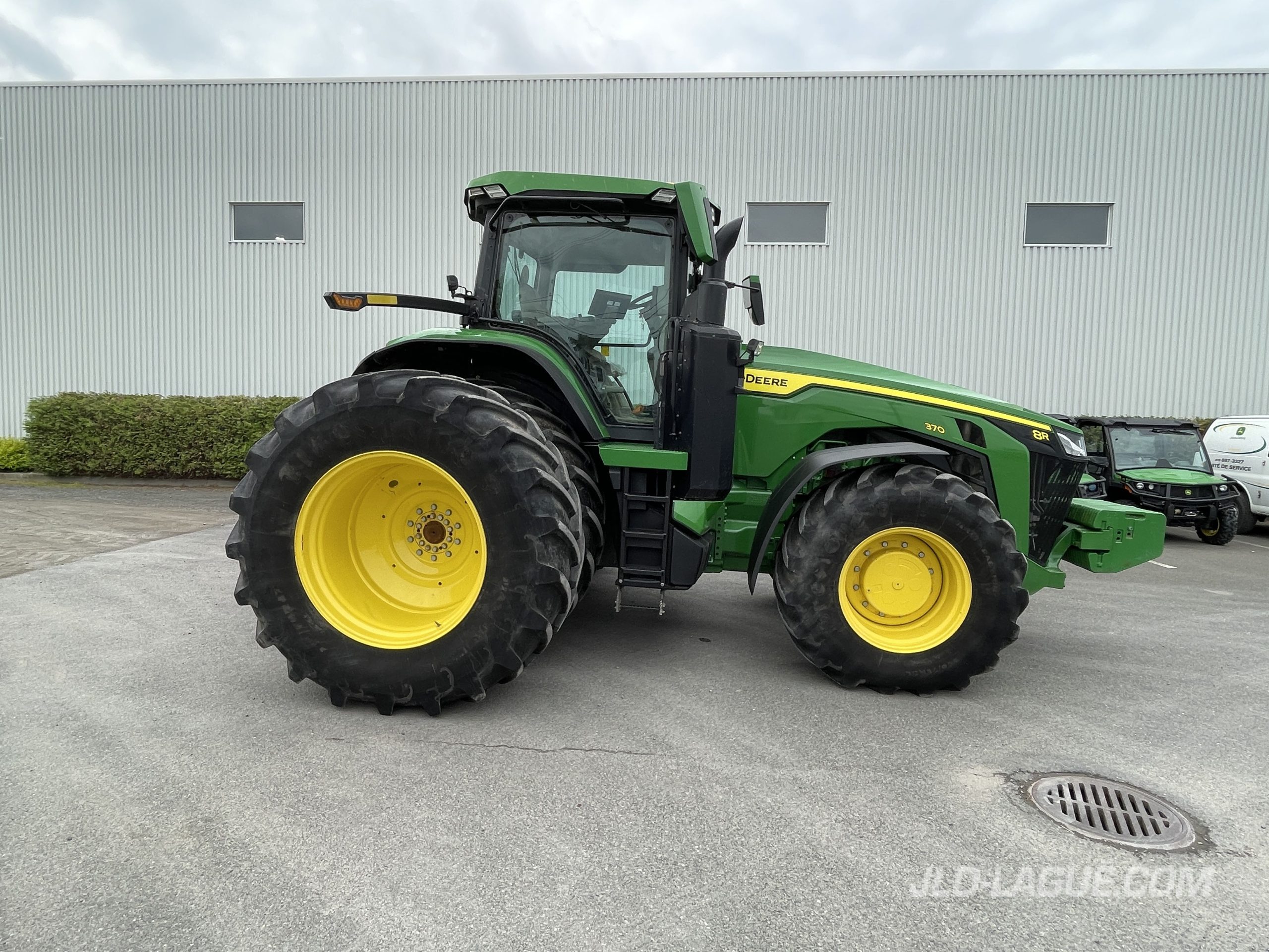 JD 8R 370 4x4 CAB 50KM SUSP. - John Deere - JLD-Laguë F381464A